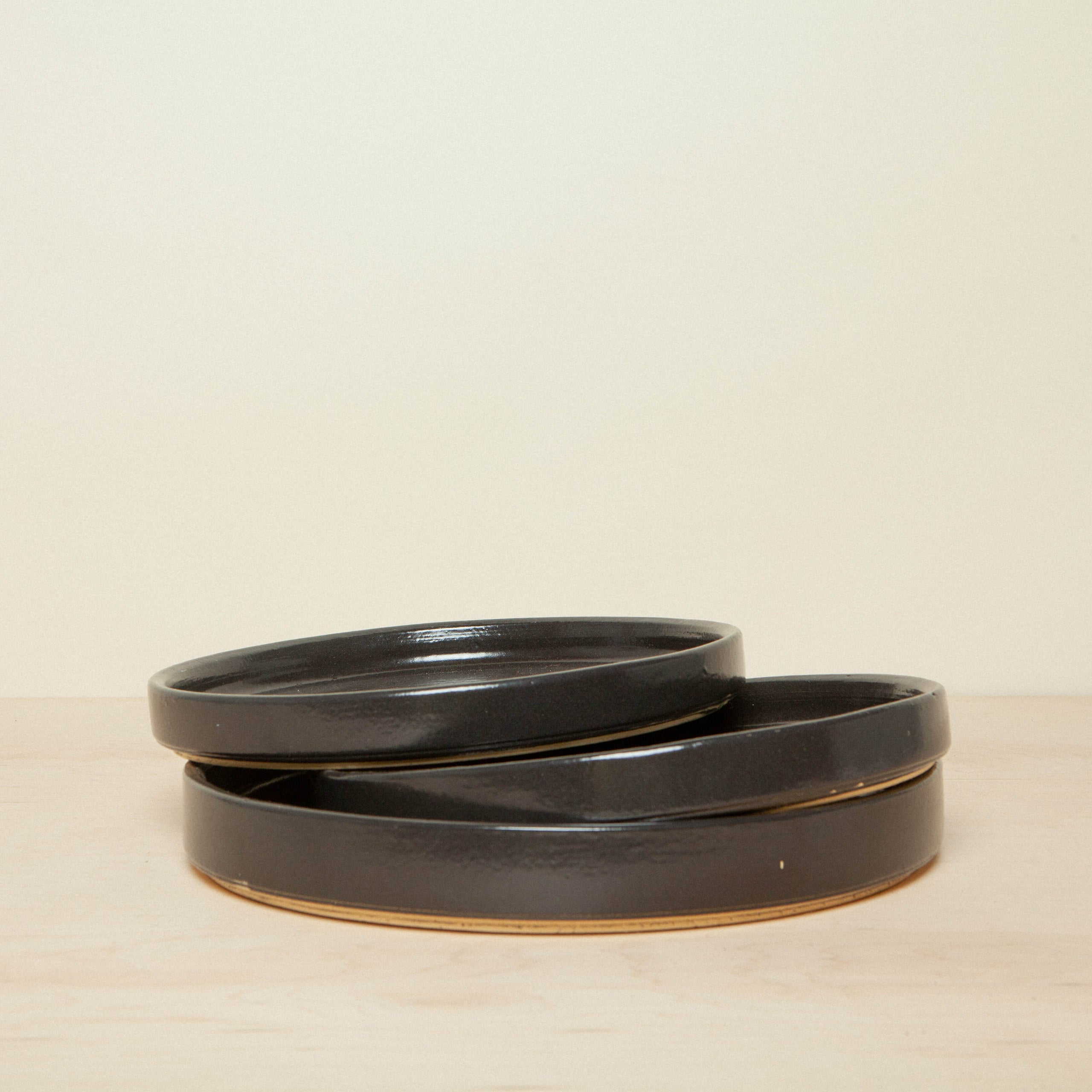 Black Saucer | Flora